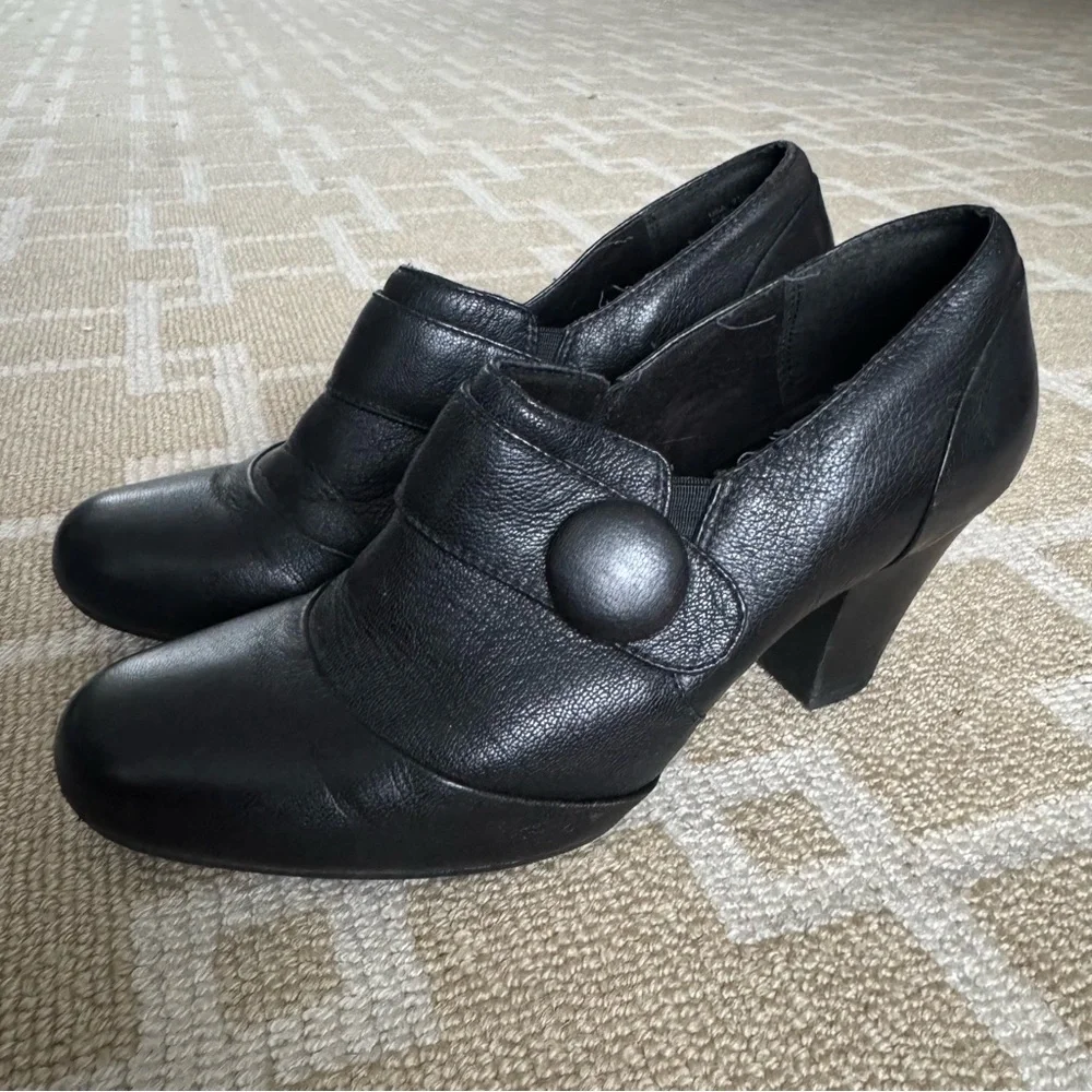 Clarks | Shoes | Clarks Bendables Black Leather Mary Jane Heels Comfort ...